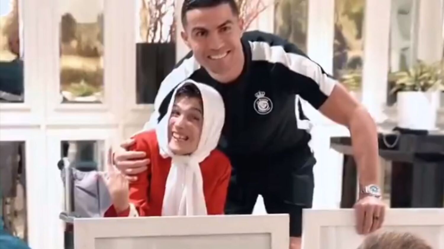 Cristiano Ronaldo pode ser punido com 100 chicotadas no Irã por ...