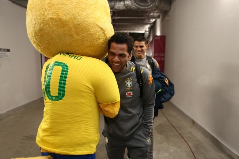 Canarinho, a mascote da seleção está na Rússia, veja as fotos - Fotos ...