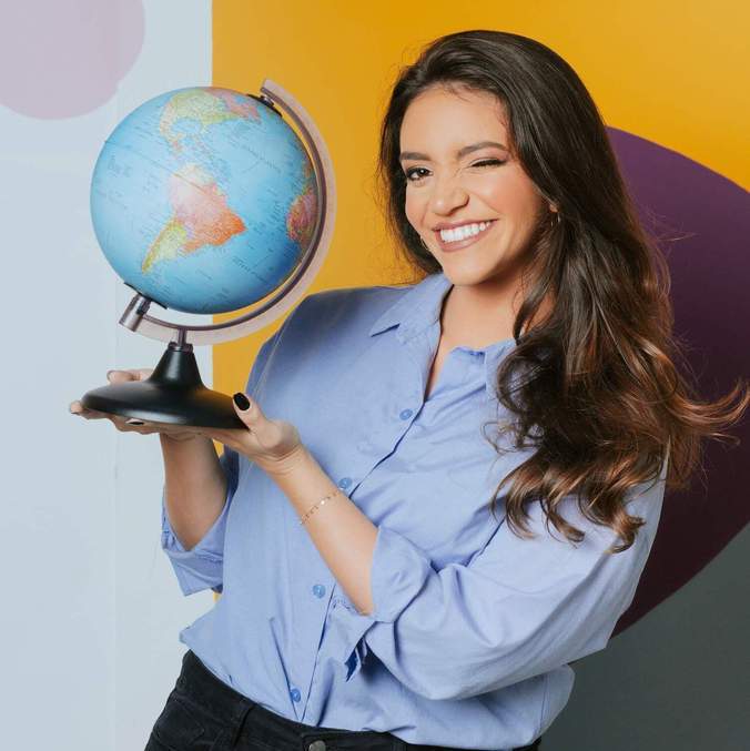 Como professora musa de 25 anos virou fenômeno com pílulas de história ...