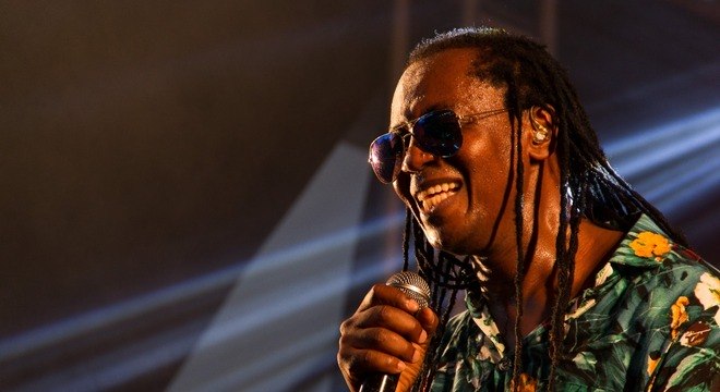 Tonho Matéria deixa Araketu para trilhar carreira solo - Notícias - R7 ...