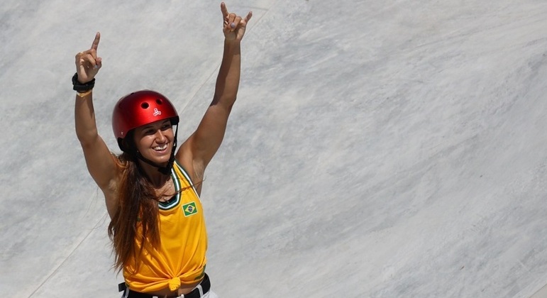 Dora se motivou no 'anda bem para uma menina' para brilhar no skate ...