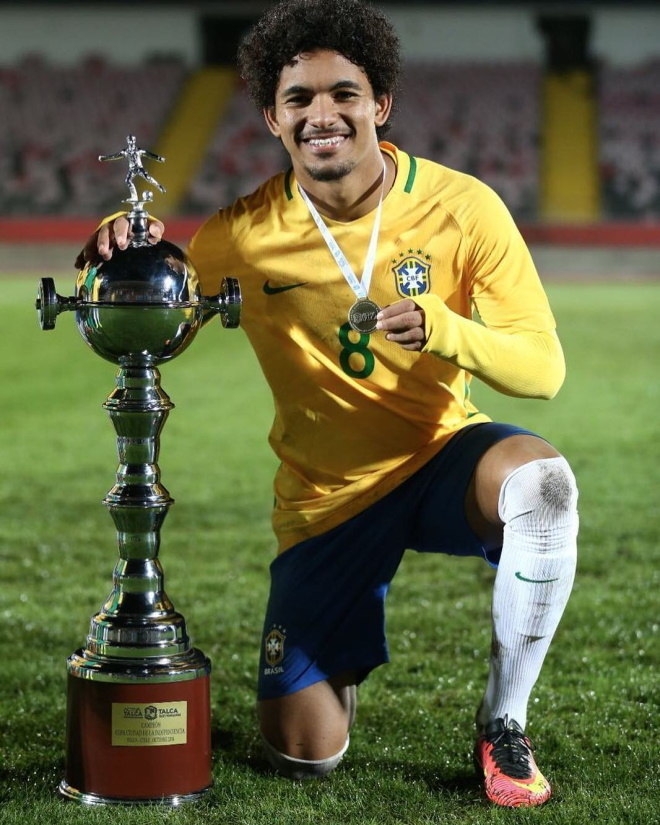 Campeão mundial! Conheça Douglas Luiz, volante convocado à seleção ...