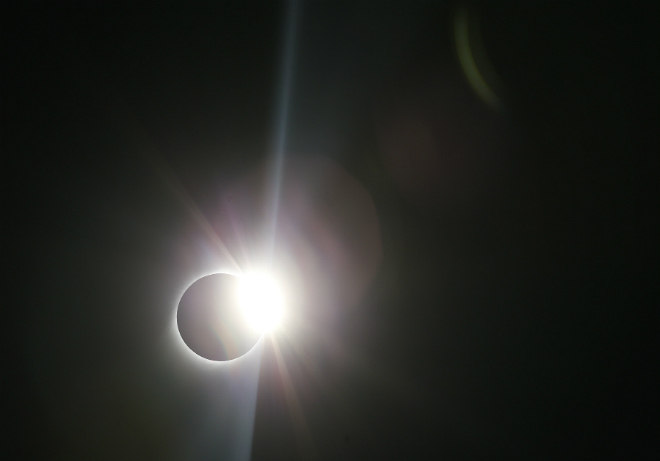 Vídeo mostra todos os momentos do eclipse do Sol em apenas 1 minuto ...