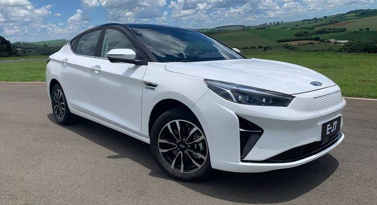 EJ 7: aceleramos o primeiro sedã esportivo e elétrico da JAC Motors ...