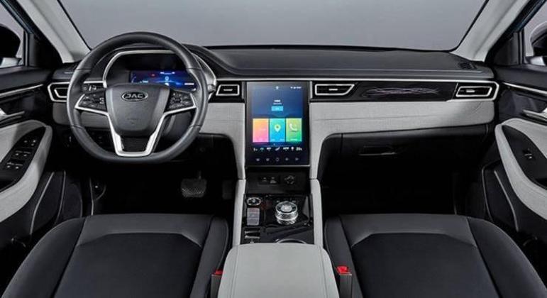 EJ 7: aceleramos o primeiro sedã esportivo e elétrico da JAC Motors ...