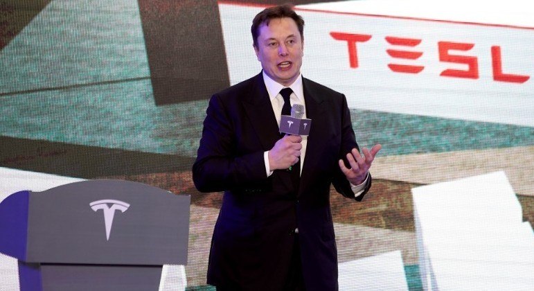 Empresa de Elon Musk quer levar turistas ao espaço em 2021 - Notícias ...