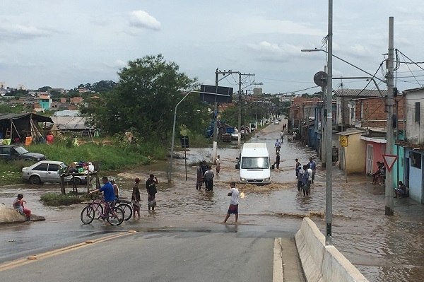 Veja os reflexos das enchentes na periferia da zona leste de São Paulo ...