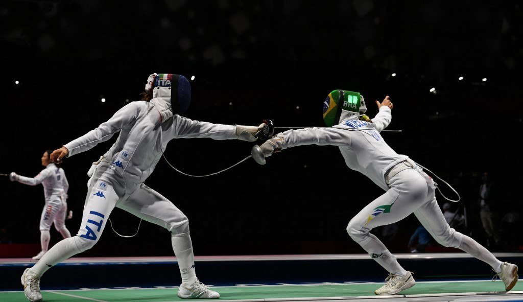 Esperança de medalha na esgrima, brasileira é eliminada na estreia ...