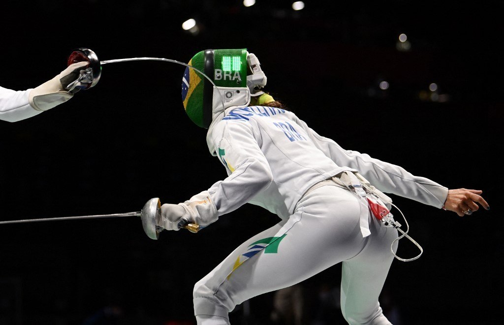 Esperança de medalha na esgrima, brasileira é eliminada na estreia ...