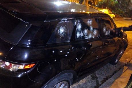 Grupo rouba armas e munições e leva Land Rover de clube de tiro ...