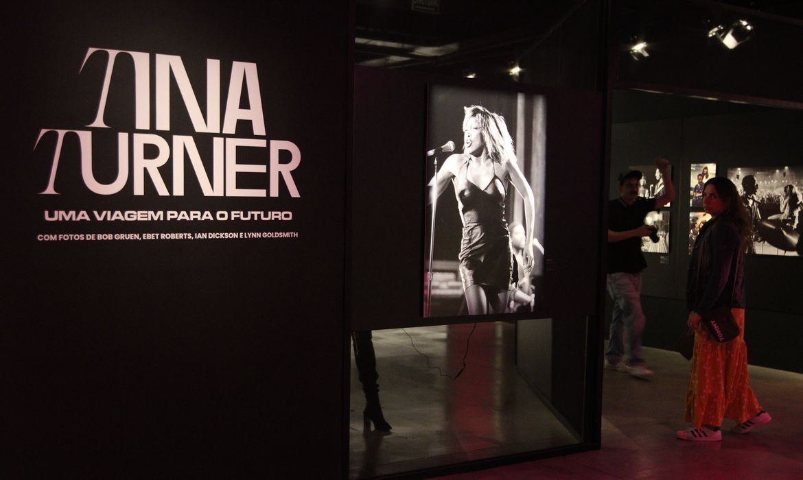 Tina Turner é tema de exposição que a mostra de vítima de violência ...