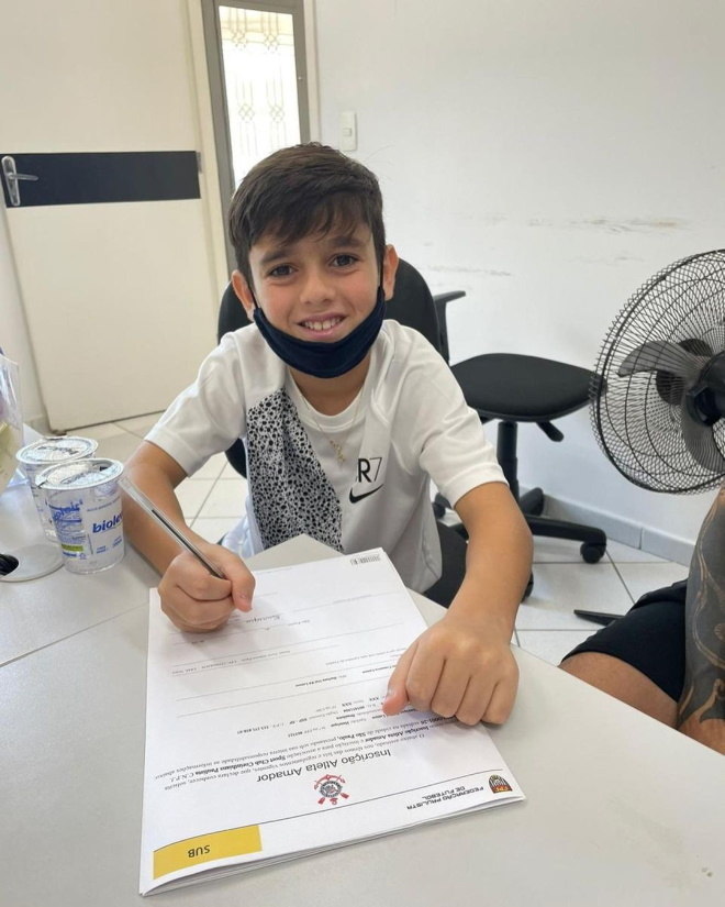 Aos 10 anos, filho de Fagner tem 1º contrato assinado com Corinthians ...