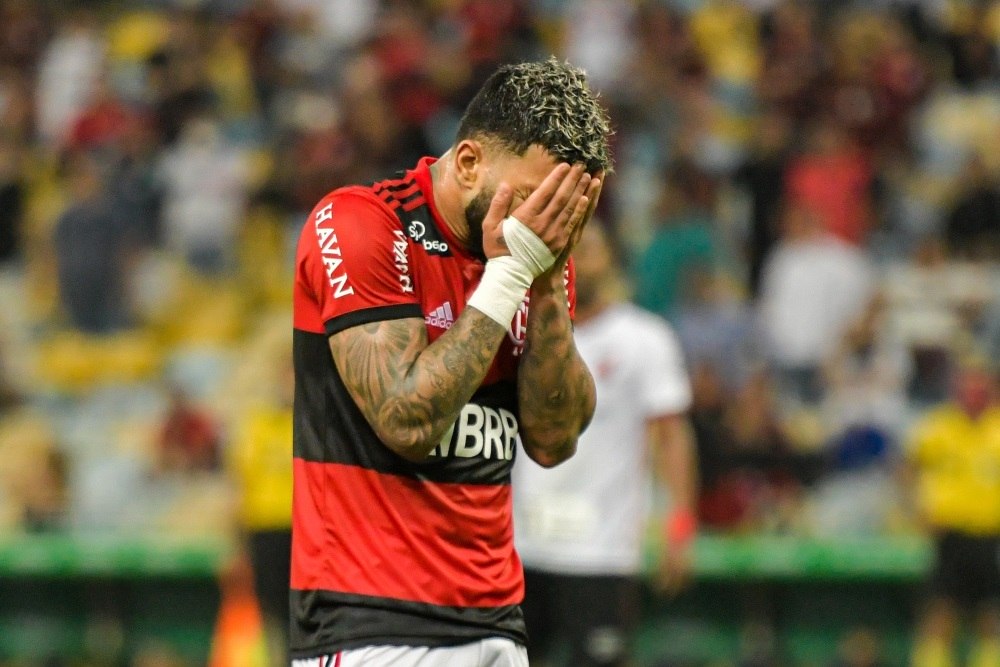 Flamengo passou vergonha. Culpa de Renato. O Athletico fez o que quis ...