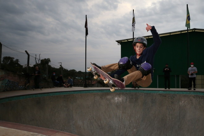 Aos 11 anos, Gui Khury dá três voltas no ar e faz história no skate ...