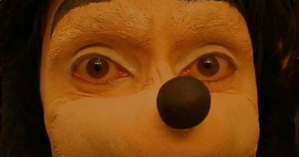 Denúncias contra homem-pateta chegam às autoridades no Brasil ...