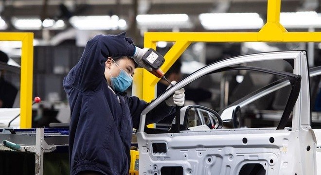 China retoma produção de veículos e reabre concessionárias - Prisma ...