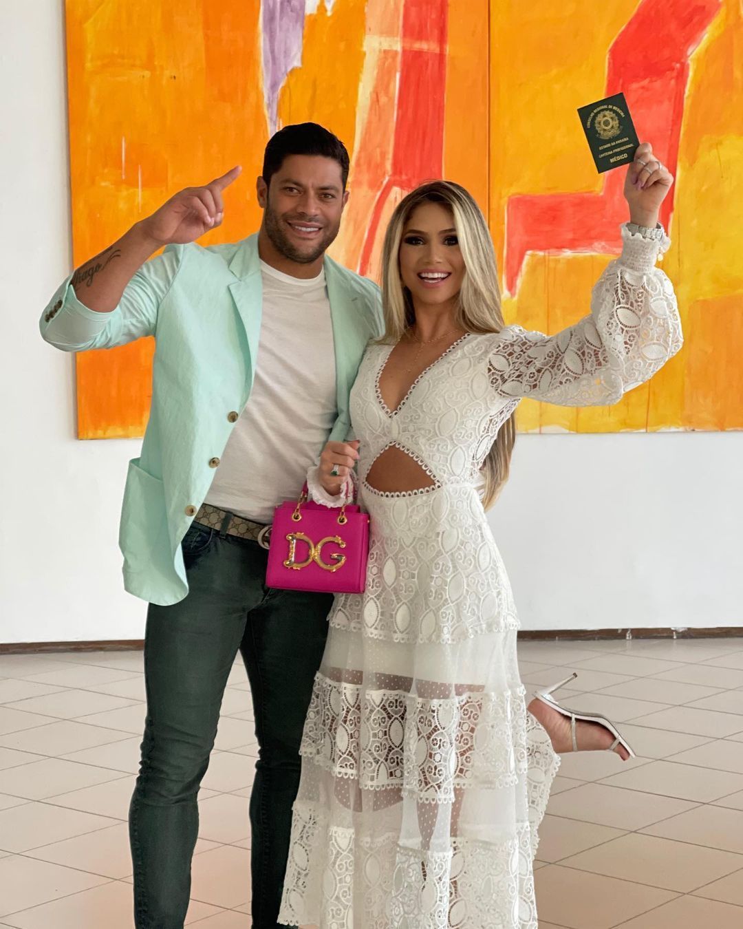 Hulk presenteia mulher com carro avaliado em mais de R$ 1 milhão ...