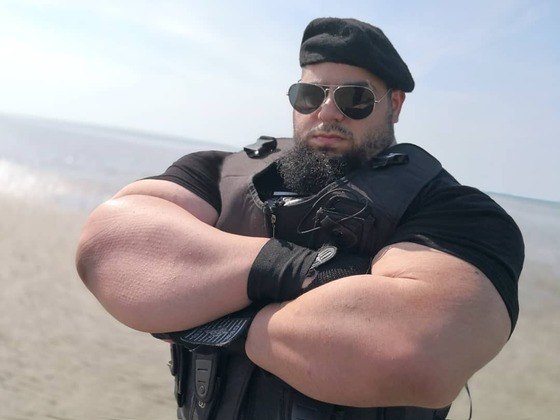 Hulk Iraniano passa vergonha com nocaute em primeira luta no boxe ...