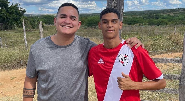 Receba! Luva de Pedreiro 'volta às origens' e publica golaço em vídeo ...