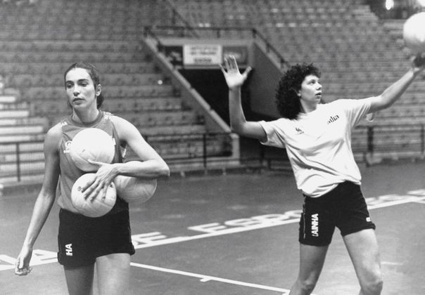 Isabel, do vôlei, foi ícone do esporte tanto na quadra quanto na praia ...