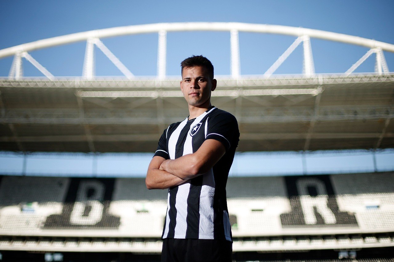 Gabriel Pires elege ídolo em sua apresentação no Botafogo - Esportes ...
