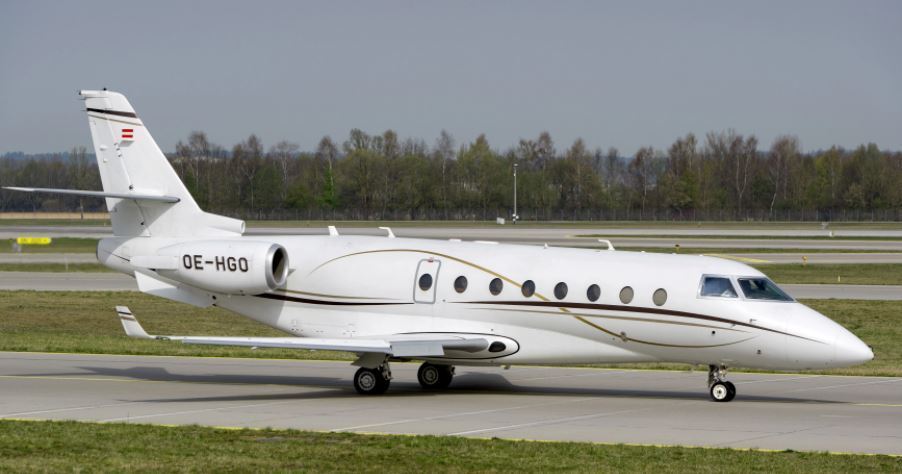 CR7 ostenta troféu The Best em seu avião de R$ 120 milhões - Fotos - R7 ...