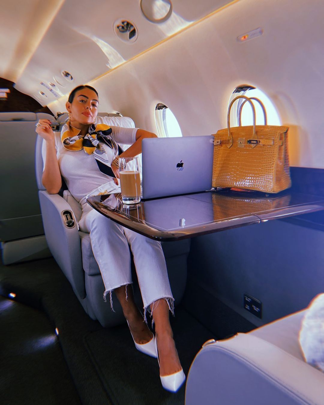 CR7 ostenta troféu The Best em seu avião de R$ 120 milhões - Fotos - R7 ...