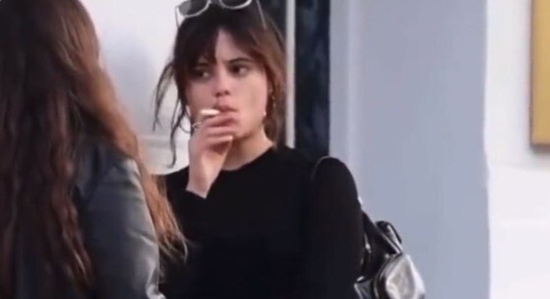 Jenna Ortega, a Wandinha, é vista fumando e viraliza nas redes sociais - Entretenimento - R7 ...