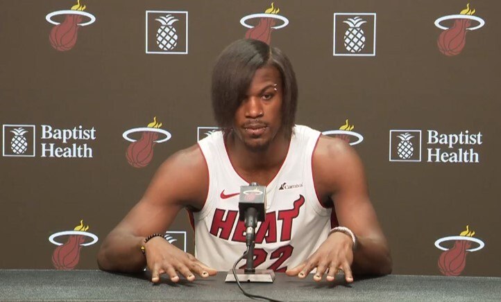 Astro da NBA surpreende e adota visual 'emo', com cabelo liso e ...