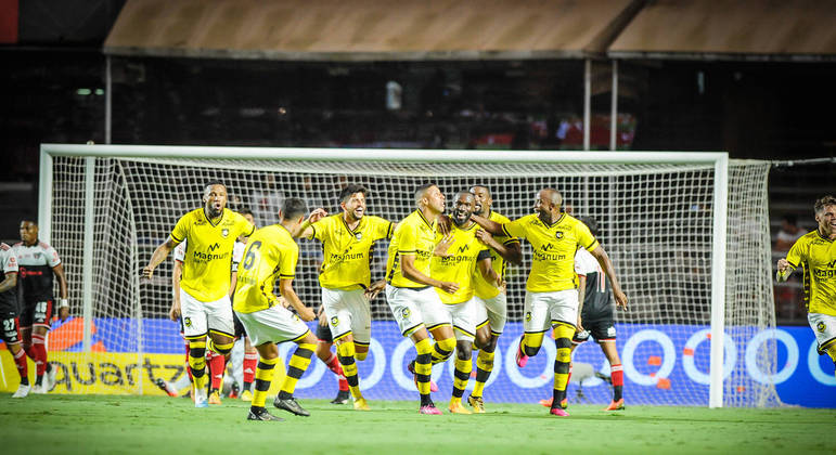 São Bernardo vence o São Paulo e assume a liderança do Paulistão ...
