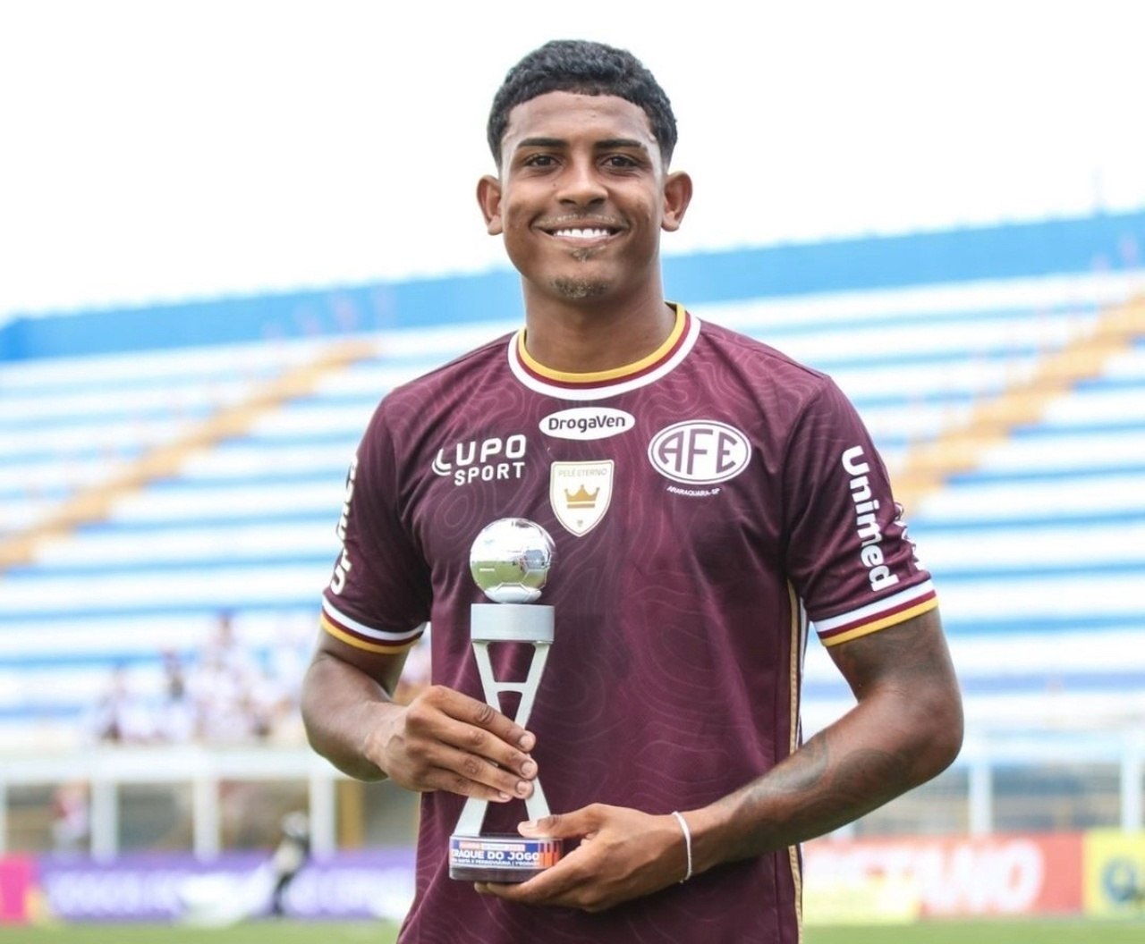 John Kennedy volta ao Fluminense após bom desempenho no Paulista ...