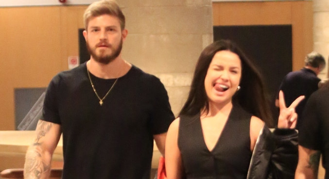 Juliette passeia com affair em shopping no Rio, e web reage: 'Que homem ...