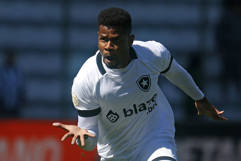 Júnior Santos celebra gol em sua estreia pelo Botafogo - Esportes - R7 ...