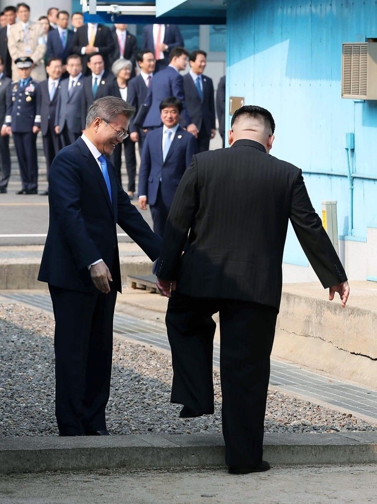 Veja imagens do encontro entre Kim Jong-un e Moon Jae-in - Fotos - R7 ...