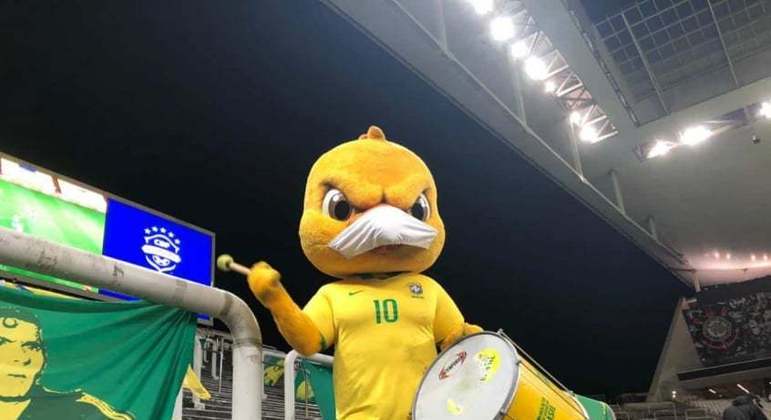 Canarinho Pistola é barrado em jogos do Brasil na Copa do Mundo ...