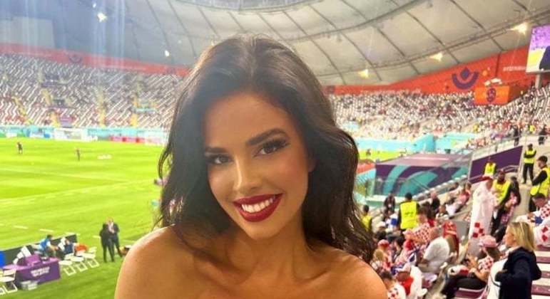 Candidata a 'Musa da Copa' assiste a duelo entre Croácia e Canadá pela ...
