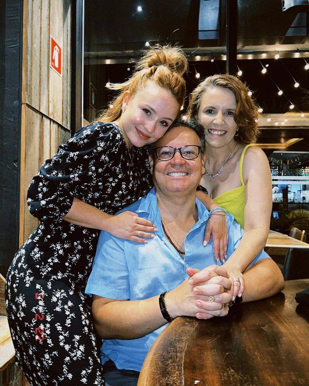 Pai de Larissa Manoela desabafa sobre ingratidão após ser excluído da ...