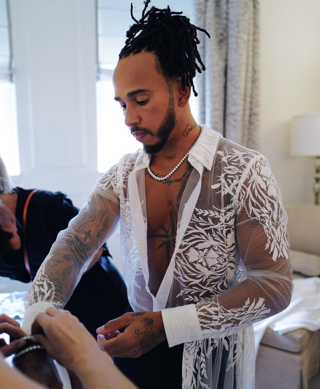 Lewis Hamilton esbanja estilo muito além do mundo da moda - Fotos - R7 ...