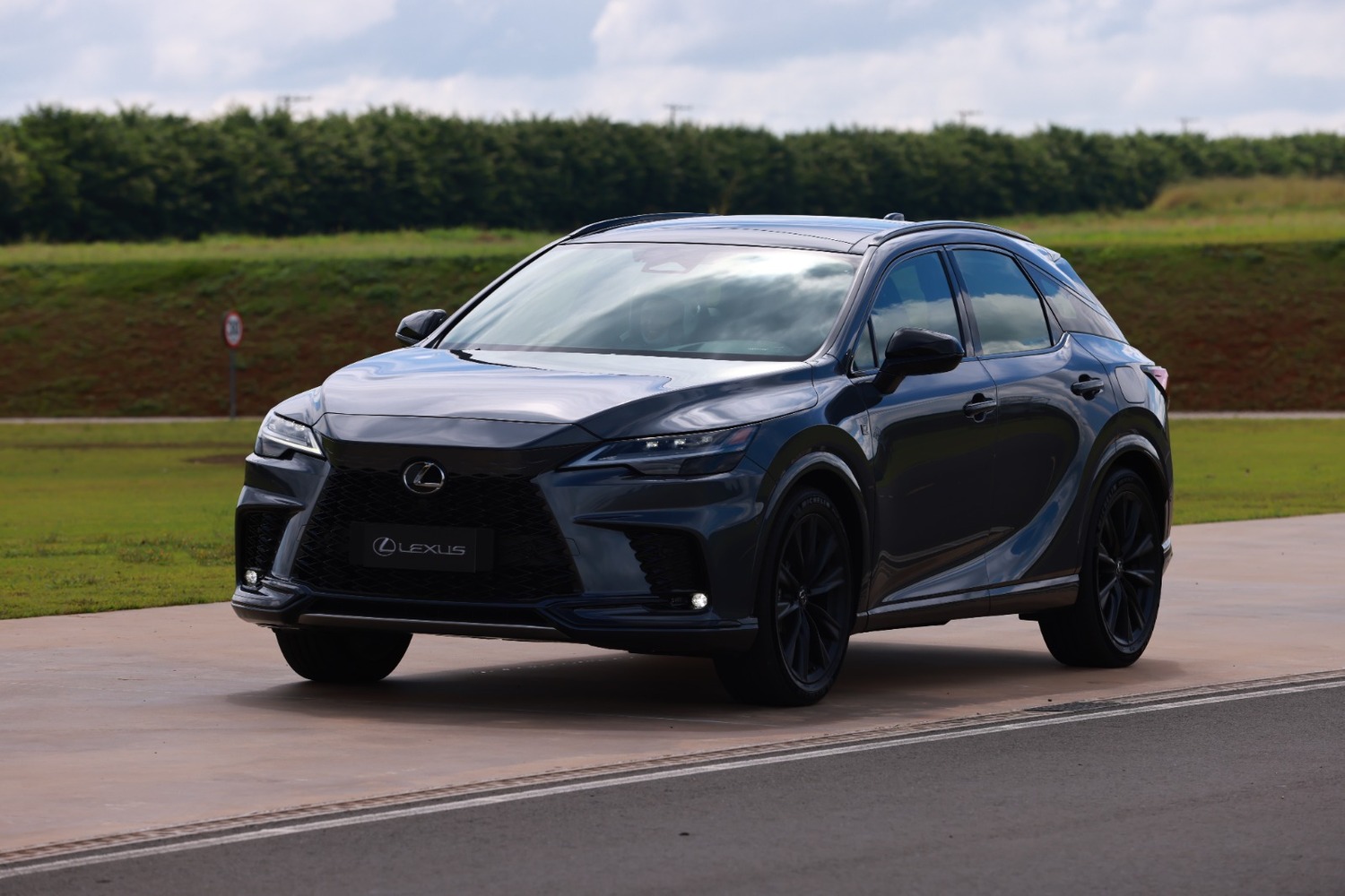 Lexus lança RX 500h 2023 no Brasil por R$ 564 mil - Prisma - R7 Autos ...