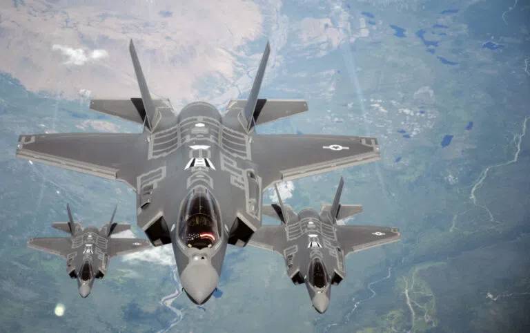 EUA e Lockheed Martin finalizam contrato de F-35 de US$ 30 bilhões ...