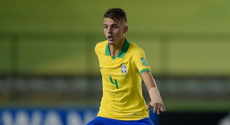 Bragantino acerta contratação de zagueiro campeão mundial Sub-17 ...