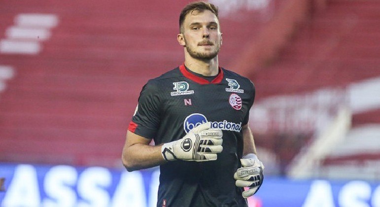 Botafogo avança pela contratação do goleiro Lucas Perri - Esportes - R7 ...