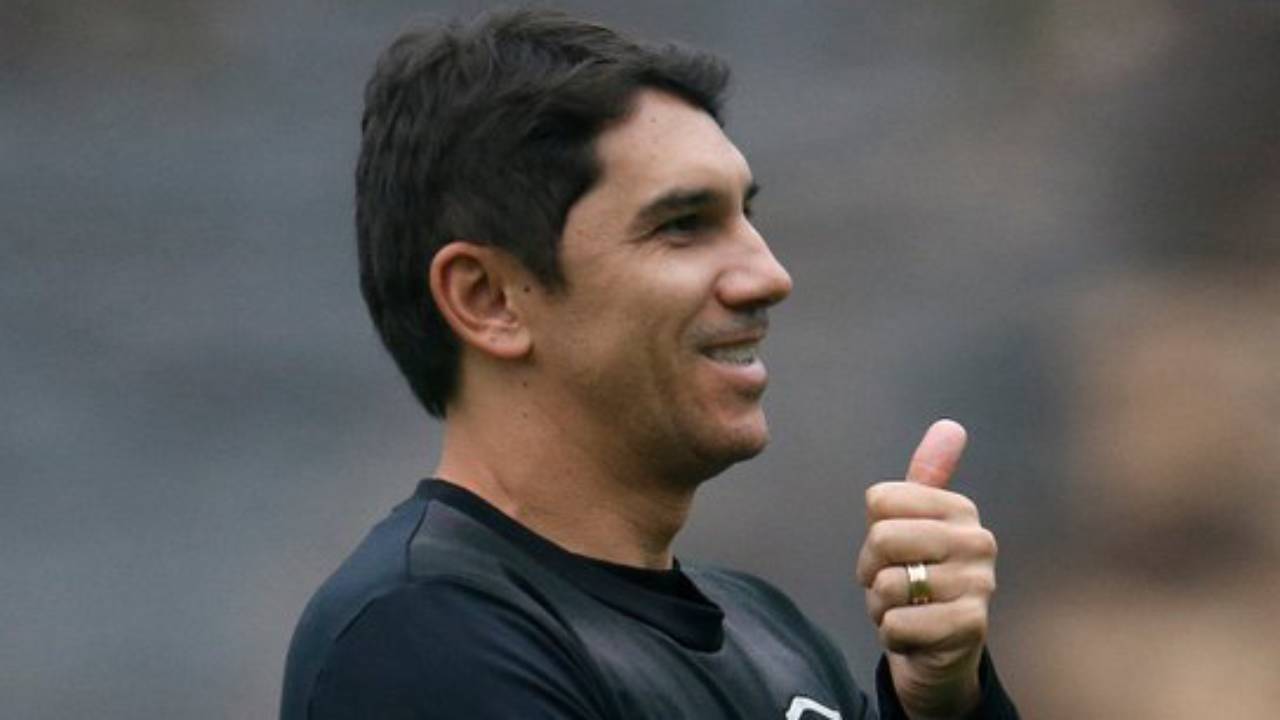 Cada vez mais próximo do título, Botafogo recebe o Athletico-PR pelo ...