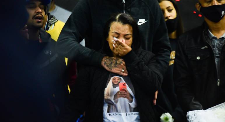 Mãe de MC Kevin critica amizades do filho e diz: 'Estou sem chão ...