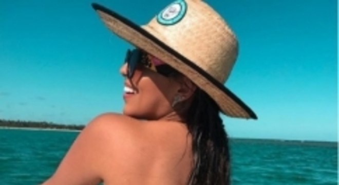 Meteli O Romance Veja Fotos Da Blogueira Que Postou Foto No Banheiro