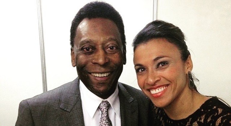 Majestade Pelé idolatrava Marta, rainha do futebol, e apoiava a ...