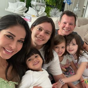 Mayra Cardi posa com ex-maridos: 'Perdoe, ame, a vida é curta ...