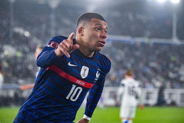 Mbappé confirma permanência no PSG e encerra novela com Real - Fotos ...