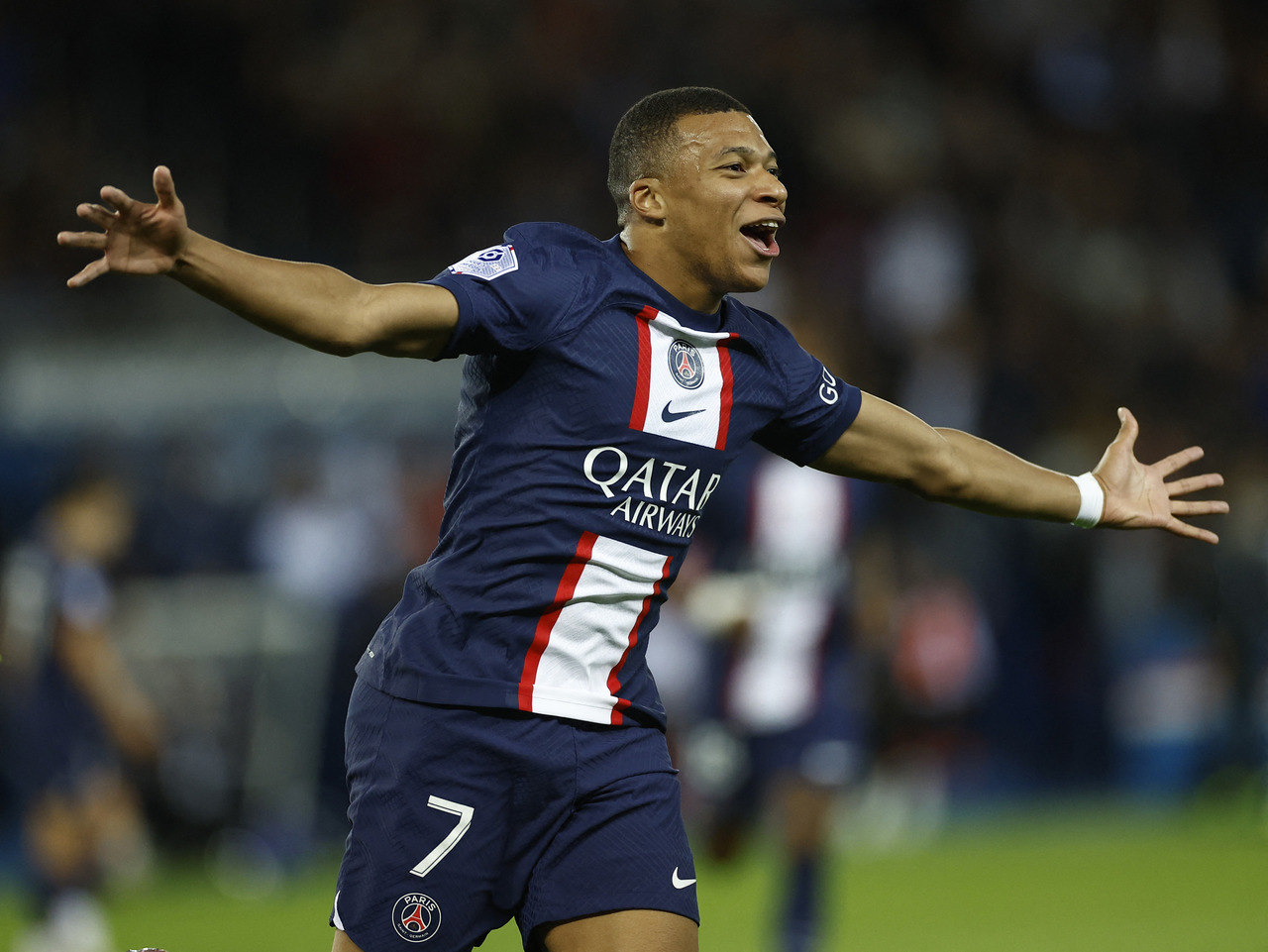Mbappé desbanca Messi e CR7 e se torna o jogador mais bem pago do mundo; veja o ranking - Fotos ...