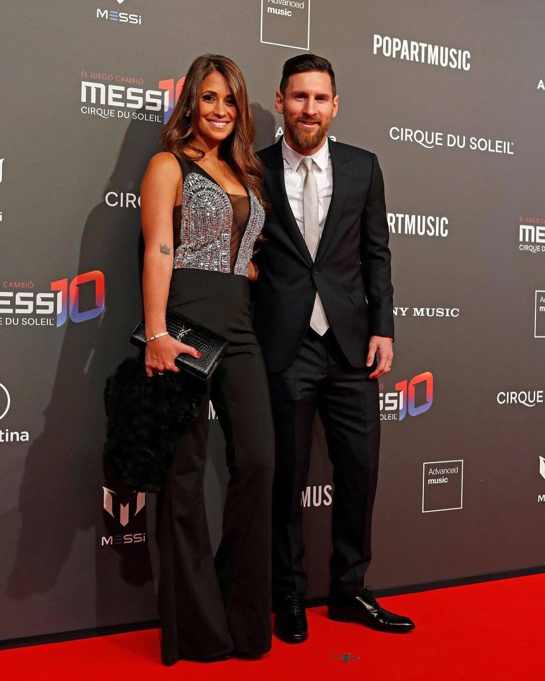 Amor de infância? Foto revela Messi e esposa juntos na praia aos 10 ...